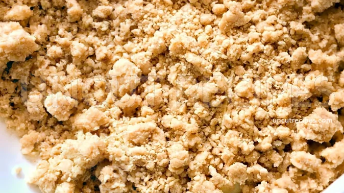 Traditional British Apple Crumble Recipe